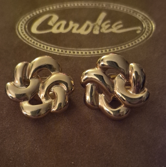Carolee | Jewelry | Carolee Vintage Signed Shiny Gold Knot Clip On ...